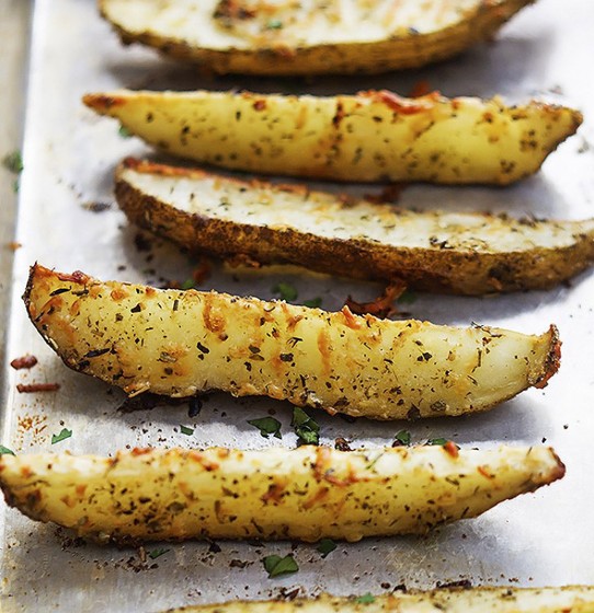 Italian Roasted Garlic & Parmesan Potatoes | Tajinny.com