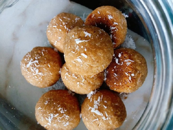 Coconut Biscuits | Tajinny.com