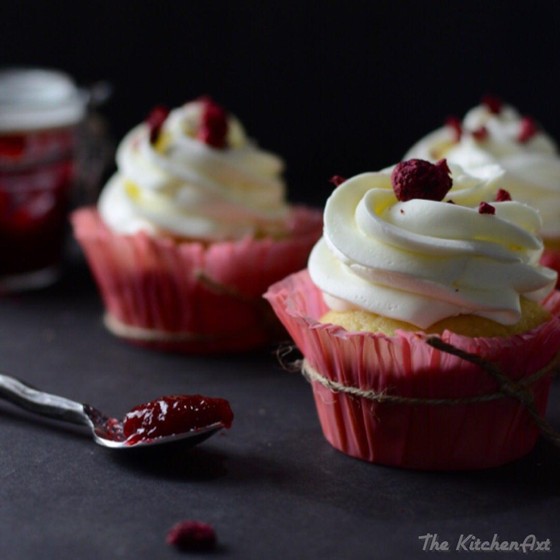 Vanilla-raspberry cupcakes | Tajinny.com